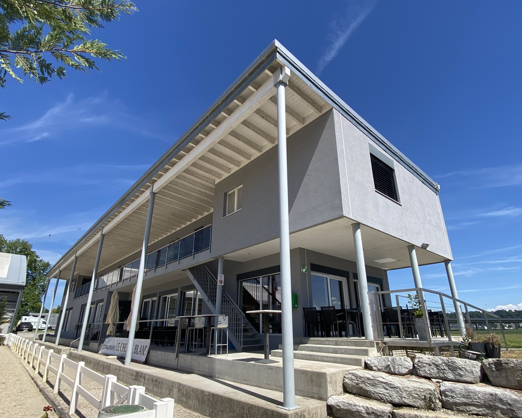 Restaurant club house, avec terrasse, à louer | Bernard Nicod